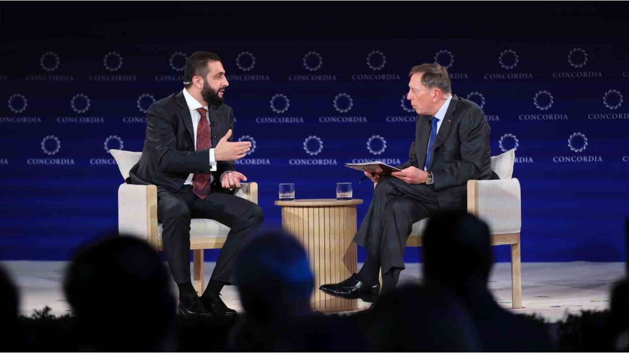 Suriye Devlet Başkanı Eş-şara Eski Cıa Başkanı Petraeus İle Bir Araya ...
