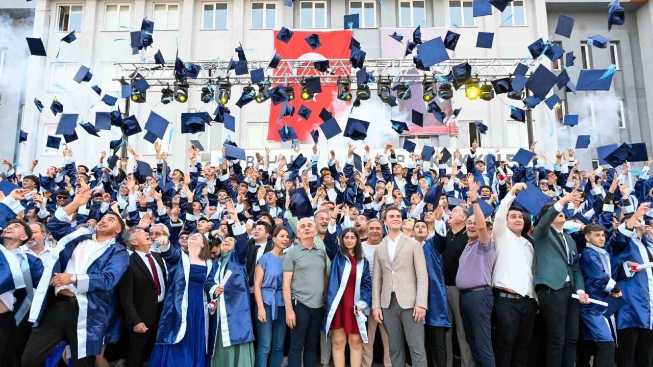 Ali Bahar Aosb Teknik Koleji’nde İlk Mezuniyet Coşkusu: 254 Öğrenci Kep ...